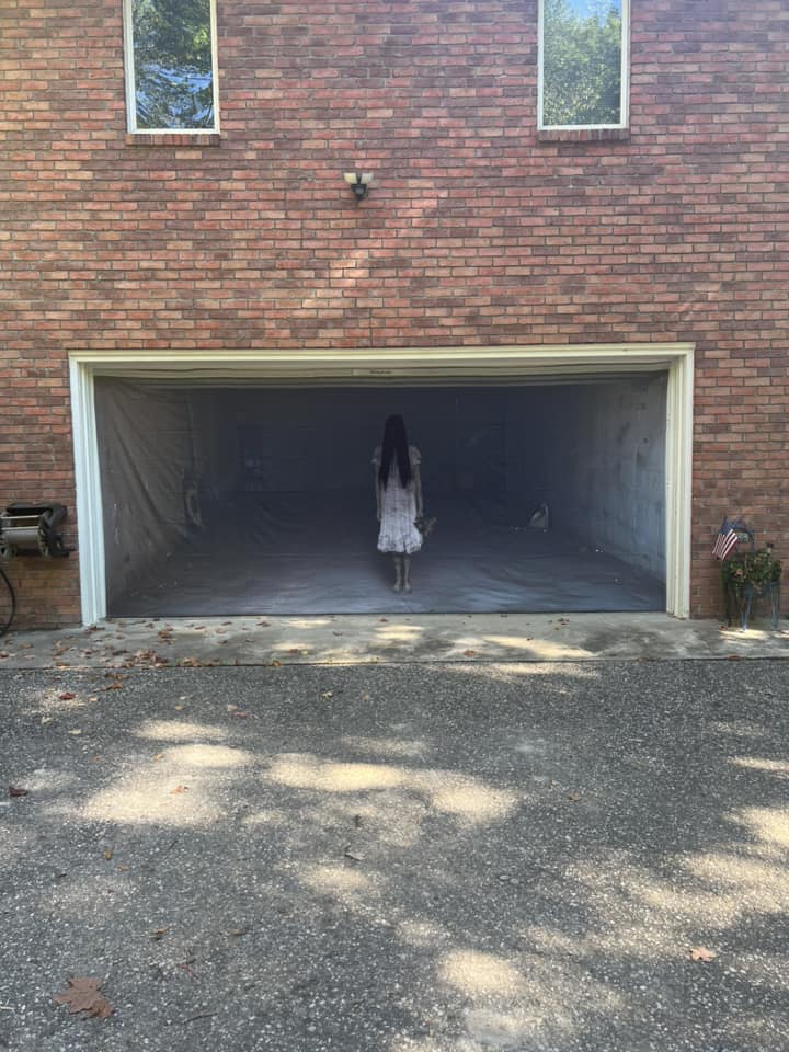 Outdoor Banner Light For Garage Covers | GarageBuddy